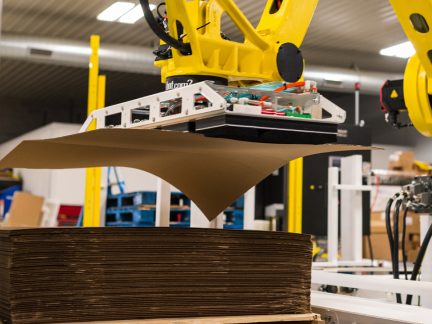 Robotic Palletizer - Quest Box Bot QB300 | Pallet Conveyors & Robotic ...